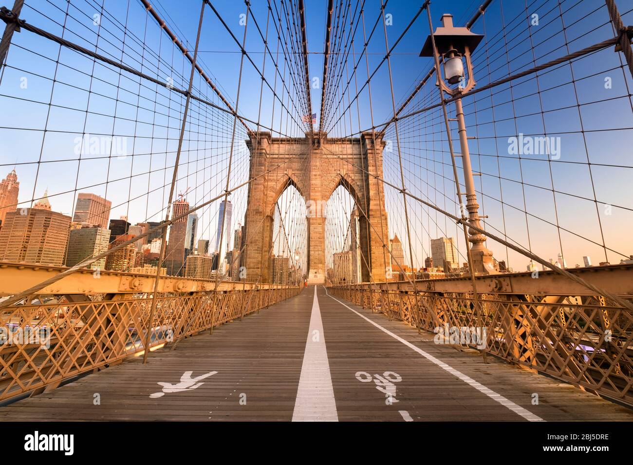 Pedestrian path over the Brooklyn Bridge connecting Manhattan New York ...