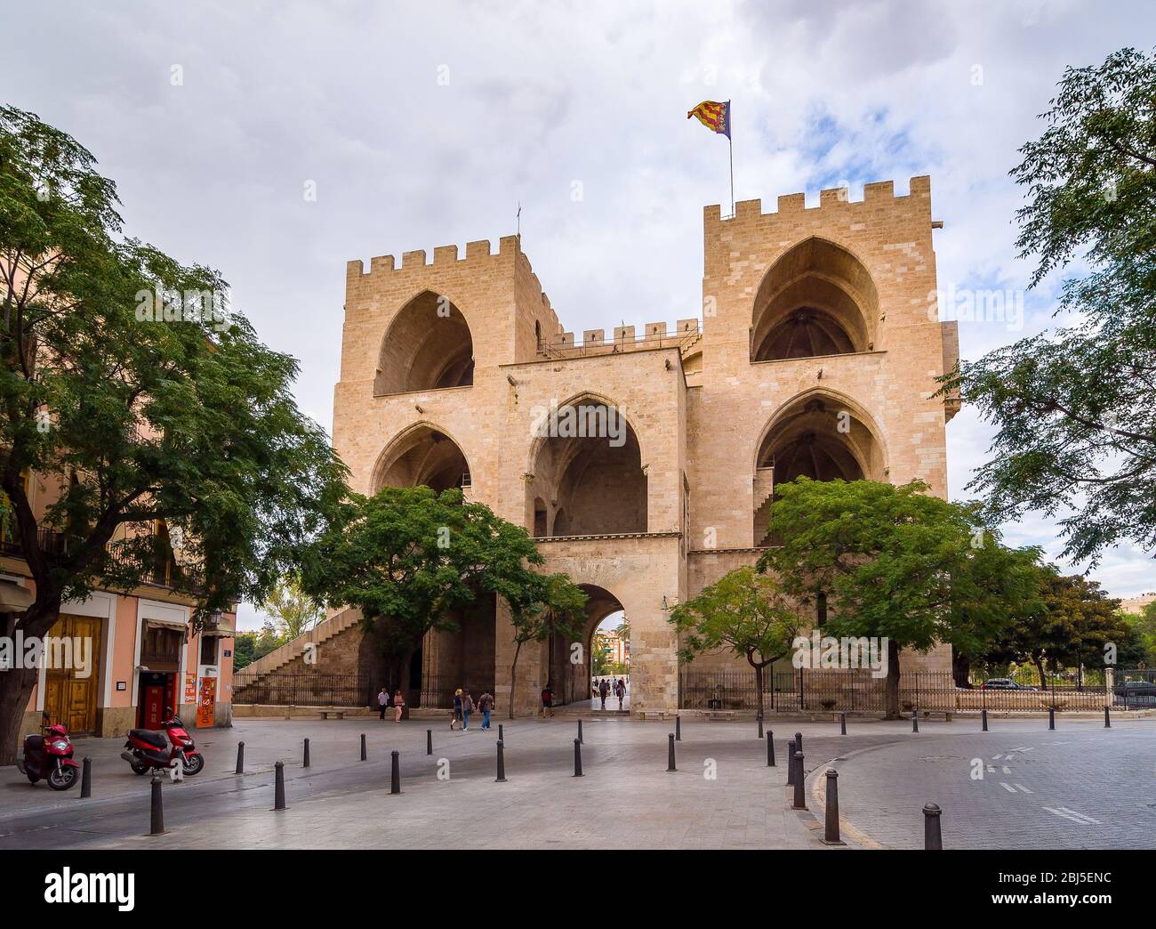 Valencia medieval wall hi-res stock photography and images - Alamy