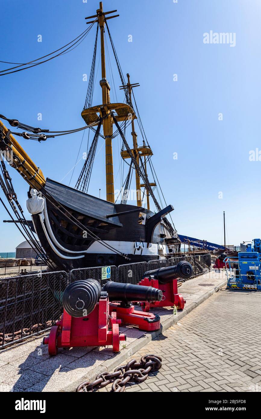 50 gun frigate hi-res stock photography and images - Alamy