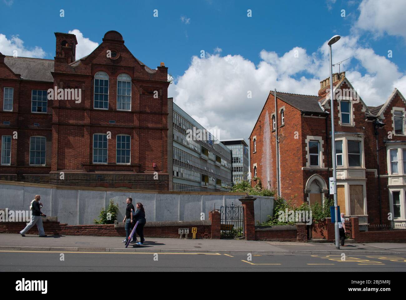 Swindon College, Regent Circus, Swindon, Wiltshire SN1 Stock Photo - Alamy