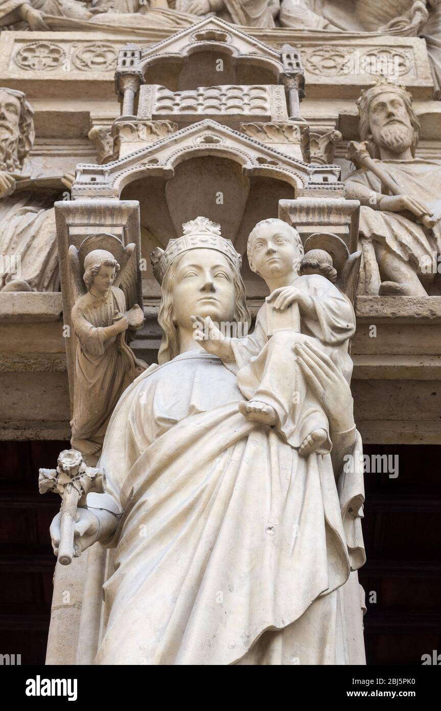 Statues gothic kings hi-res stock photography and images - Alamy