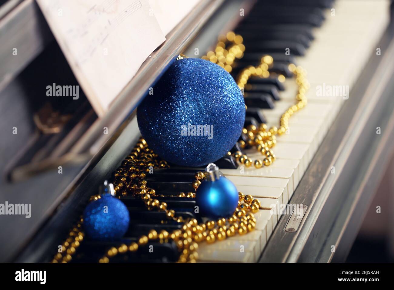 Piano keys christmas decorations hi-res stock photography and images ...