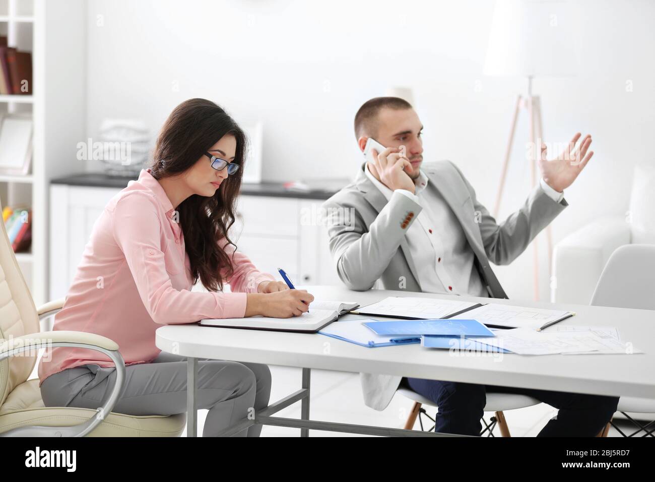 Young couple estate agents window hi-res stock photography and images ...