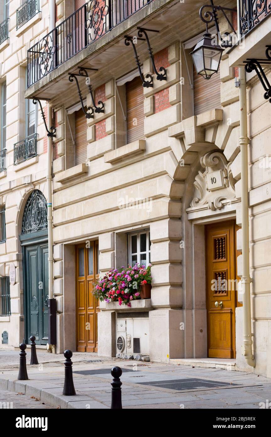 PARIS - SEPT 17, 2014: Typical design of Parisian architecture. The ...