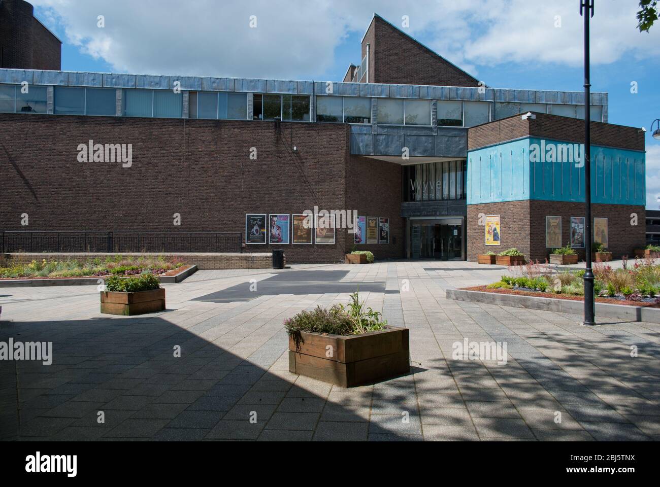 Wyvern theatre theatre square swindon hi-res stock photography and ...