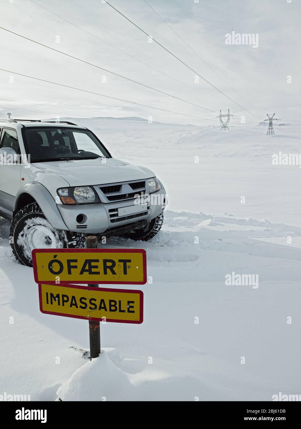 Mitsubishi pajero white hi-res stock photography and images - Alamy