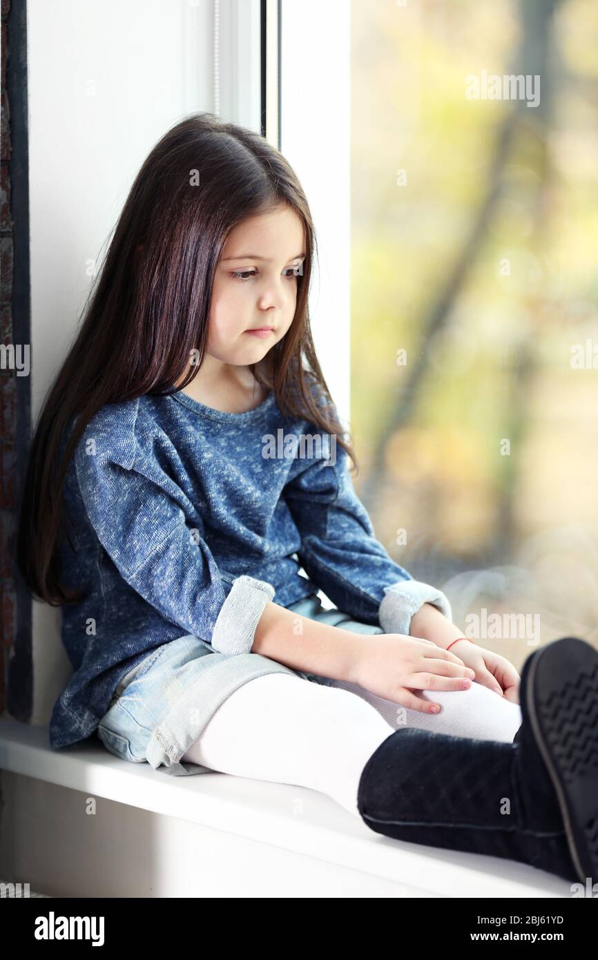 Lonely child waiting someone hi-res stock photography and images - Alamy