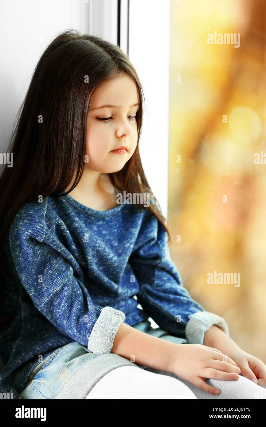 Lonely child waiting someone hi-res stock photography and images - Alamy