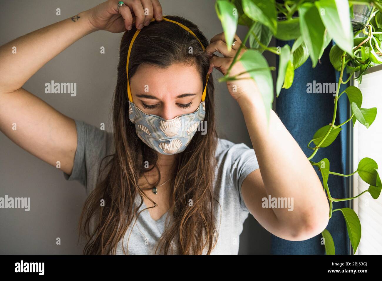 Woman facemask home hi-res stock photography and images - Alamy