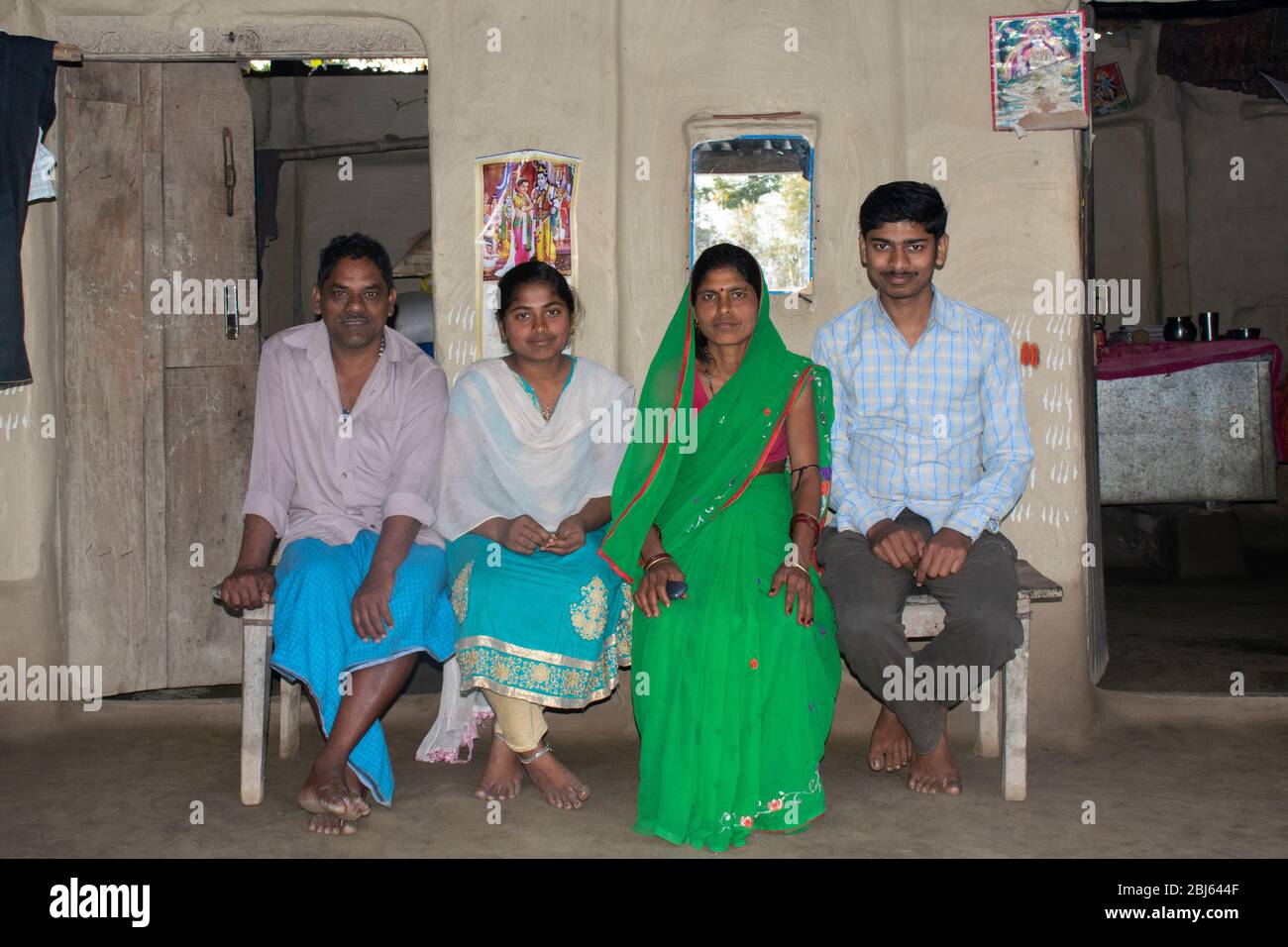 Poor family hi-res stock photography and images - Alamy