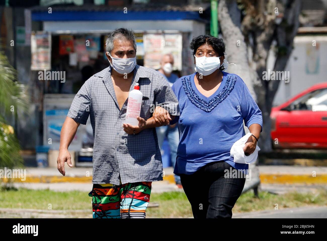Lima, Peru. 27th Apr, 2020. People wait outside the emergency of the ...