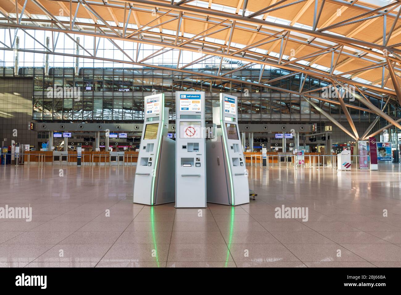 Hamburg germany airport terminal hi-res stock photography and images ...