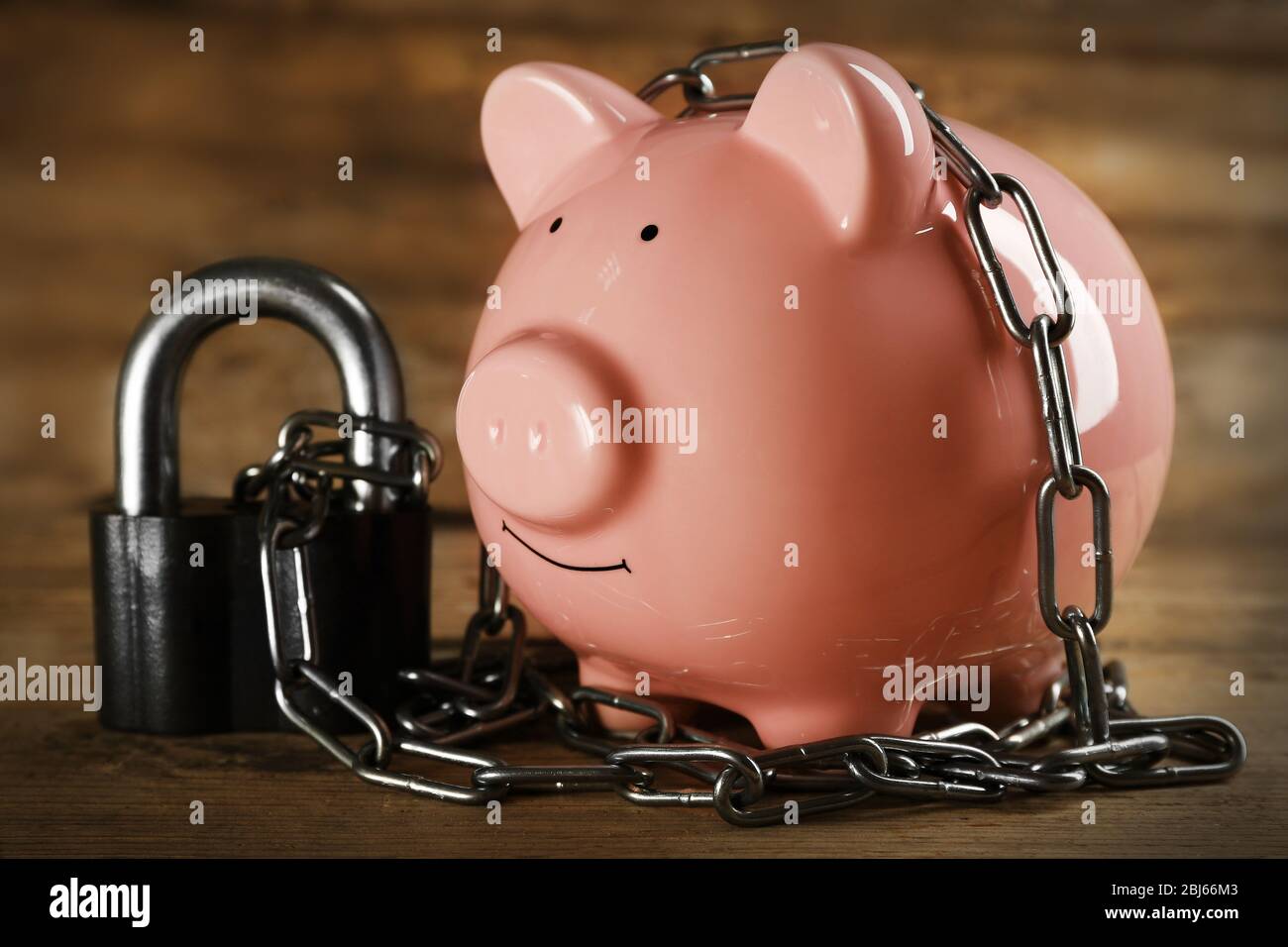 Bank safe and chains hi-res stock photography and images - Alamy