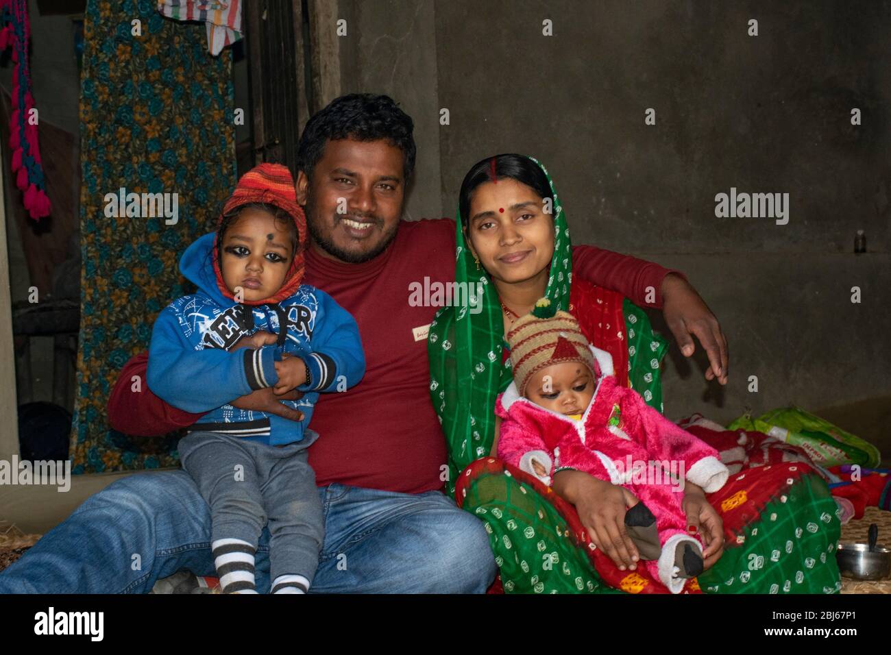 Portrait of Indian rural family smiling Stock Photo - Alamy