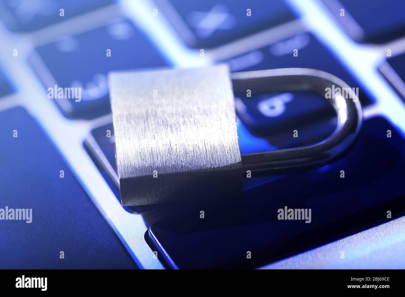 Cyber safety concept - lock on computer keyboard Stock Photo - Alamy