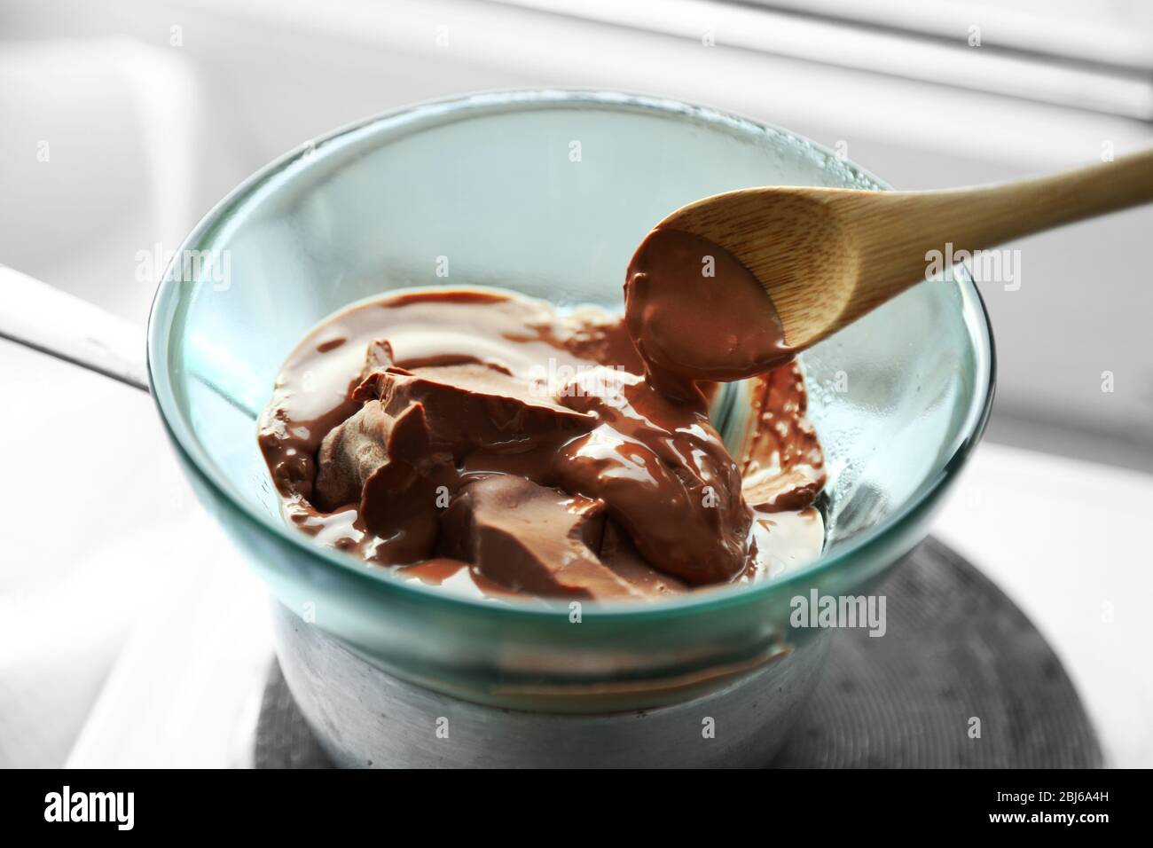 Melting chocolate stove hi-res stock photography and images - Alamy