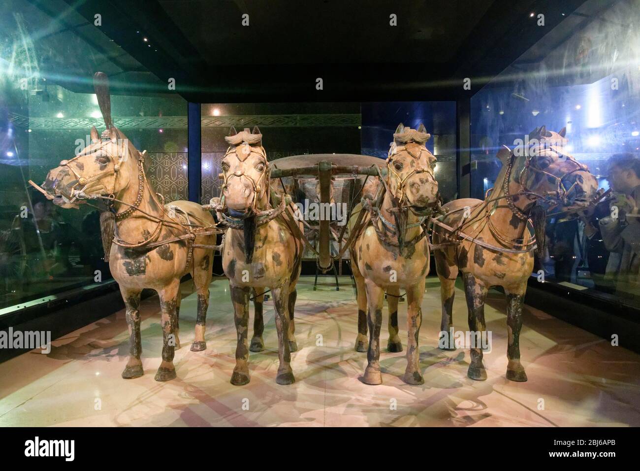 Terracotta horse-drawn carriage, Qin Shihuangdis mausoleum, exhibition ...