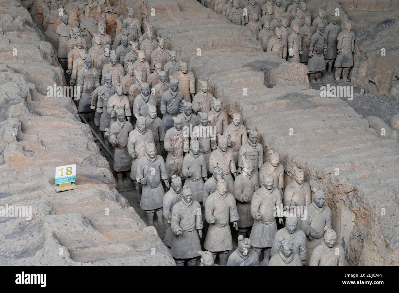 Early Chinese tomb, Terracotta Army, Pit 1, Mausoleum Qin Shihuangdis ...
