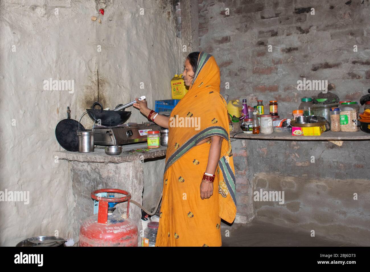 Indian woman cooking gas hi-res stock photography and images - Alamy