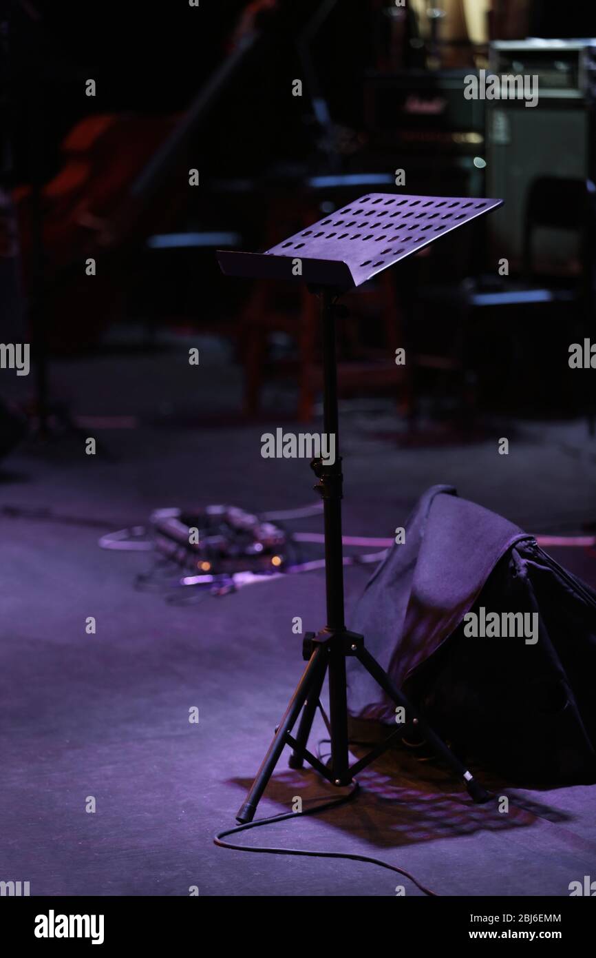 Sheet papers and stand on stage Stock Photo - Alamy