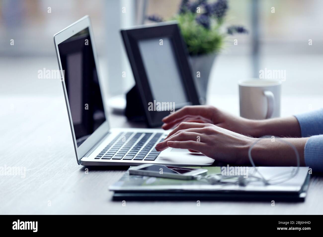 Hands woman using netbook computer hi-res stock photography and images ...