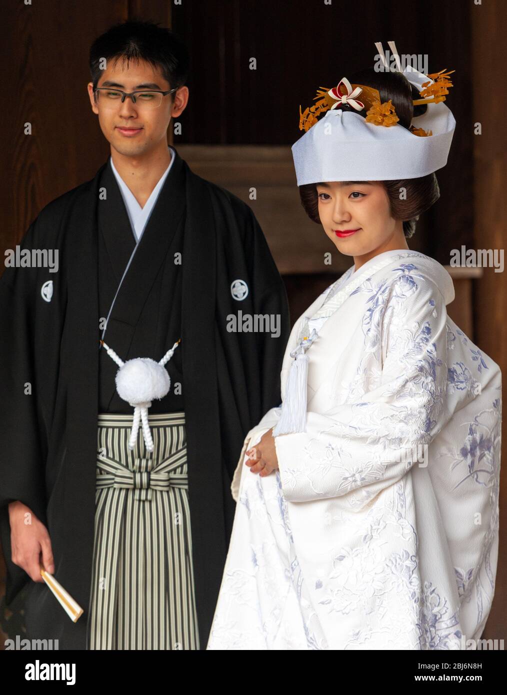 Bride and groom taking wedding photos at the Meiji Shrine in Tokyo ...
