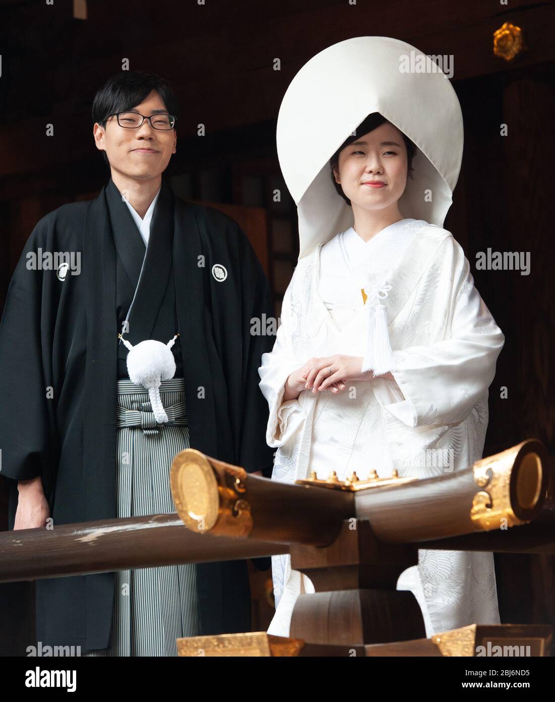 Bride and groom taking wedding photos at the Meiji Shrine in Tokyo ...