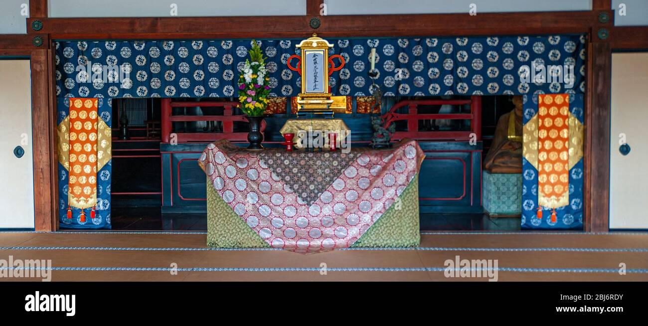 Buddhist altar japan hi-res stock photography and images - Alamy