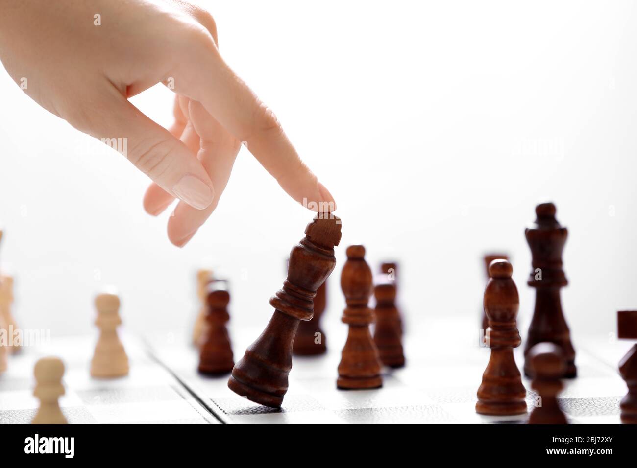 Hand playing chess hi-res stock photography and images - Alamy