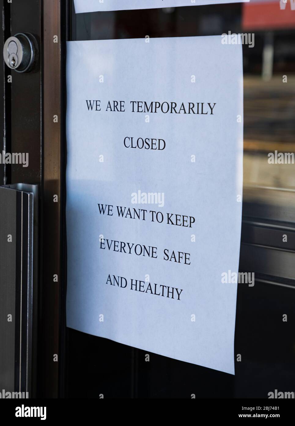 Closed sign on business Stock Photo - Alamy