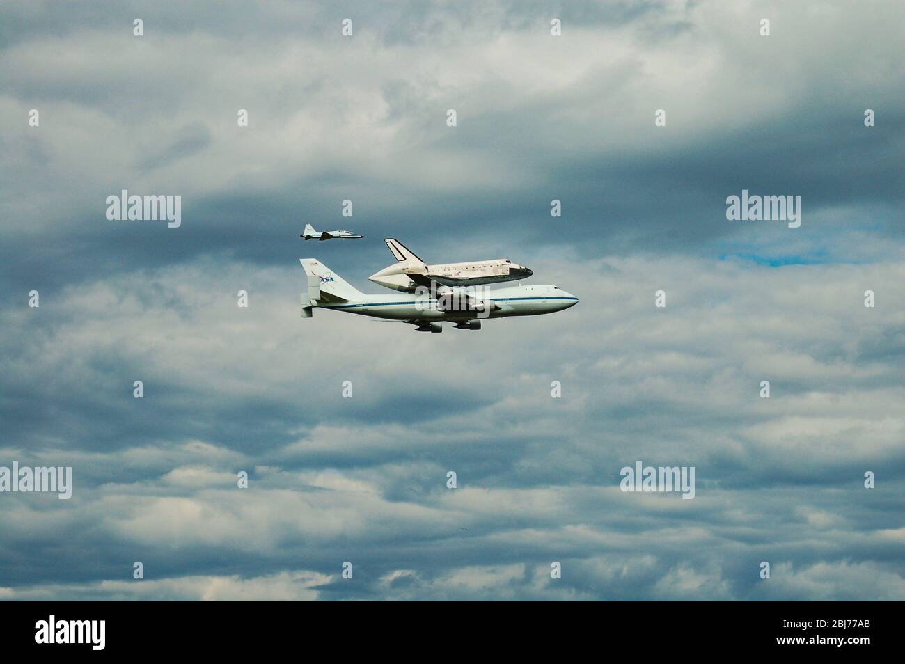 Space Shuttle on Back of 747 Stock Photo - Alamy