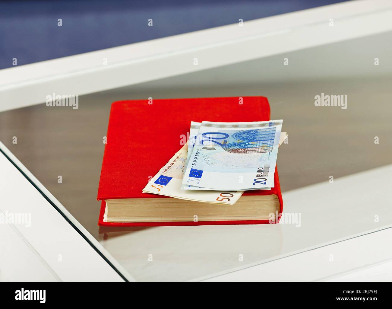 Inserted banknotes hi-res stock photography and images - Alamy