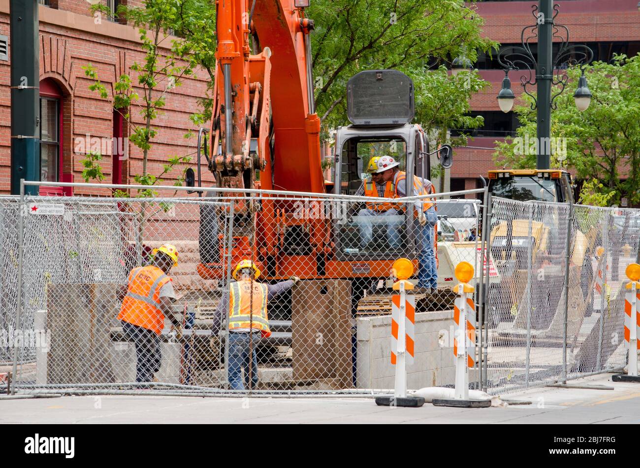 Road man work uniform orange hi-res stock photography and images - Alamy
