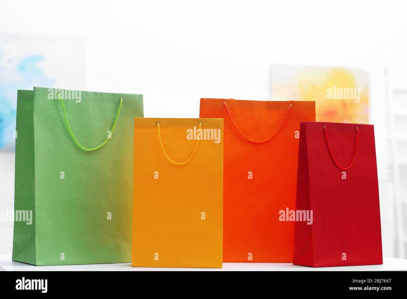Coloured shopping bags hi-res stock photography and images - Alamy