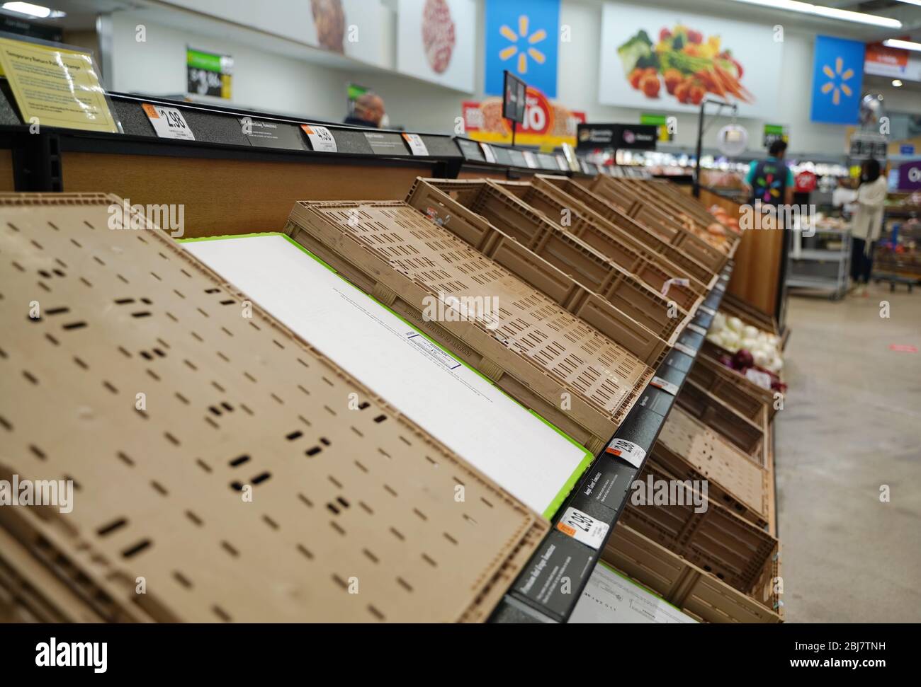 Empty crates hi-res stock photography and images - Alamy