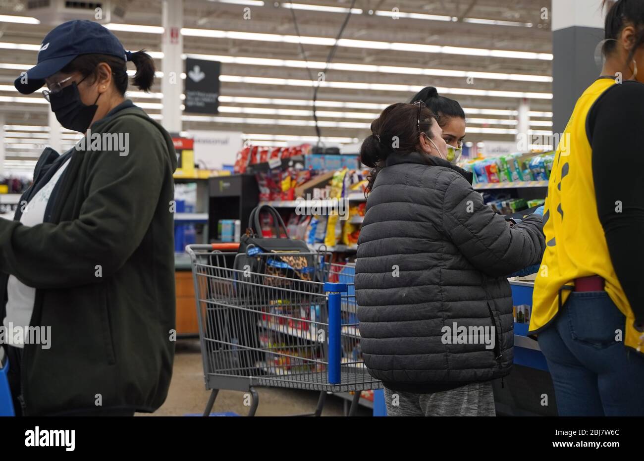 Walmart checkout hi-res stock photography and images - Alamy