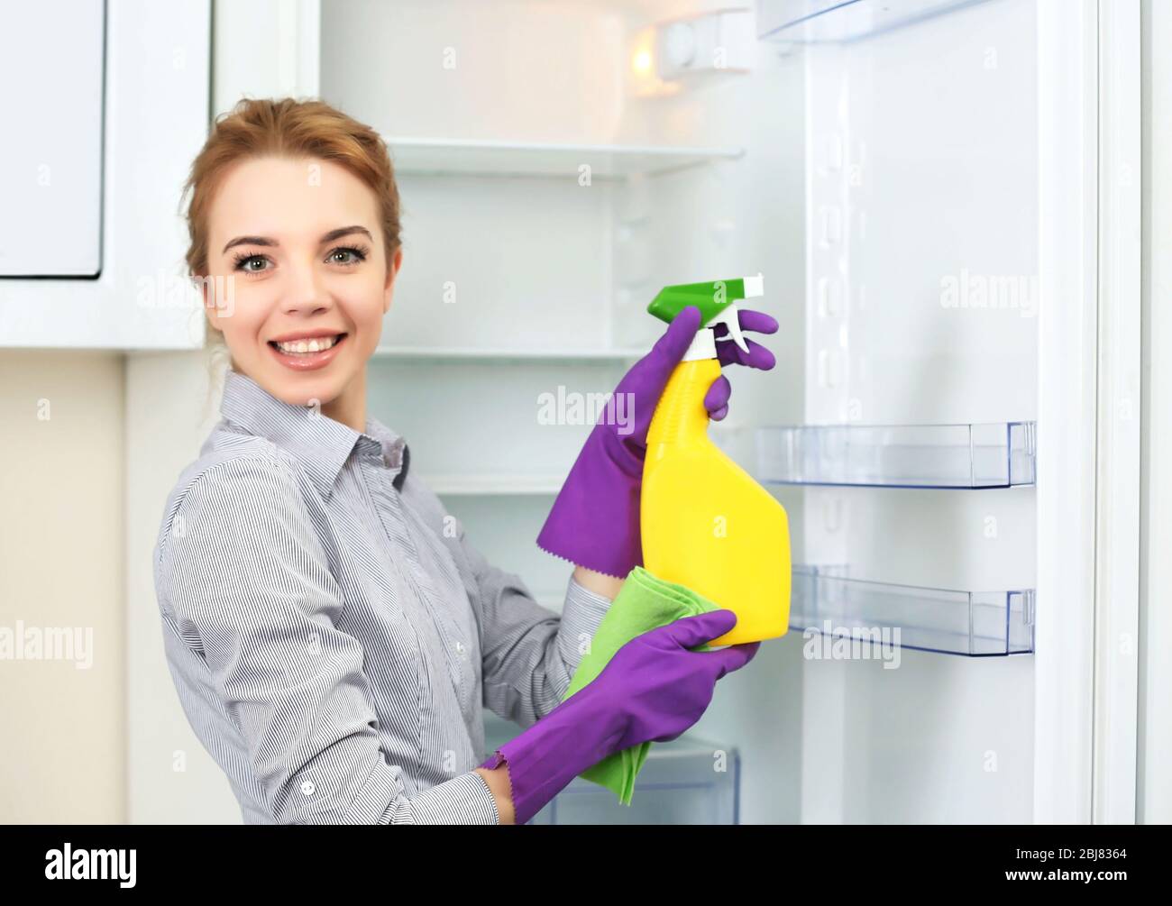 Empty fridge hand hi-res stock photography and images - Alamy