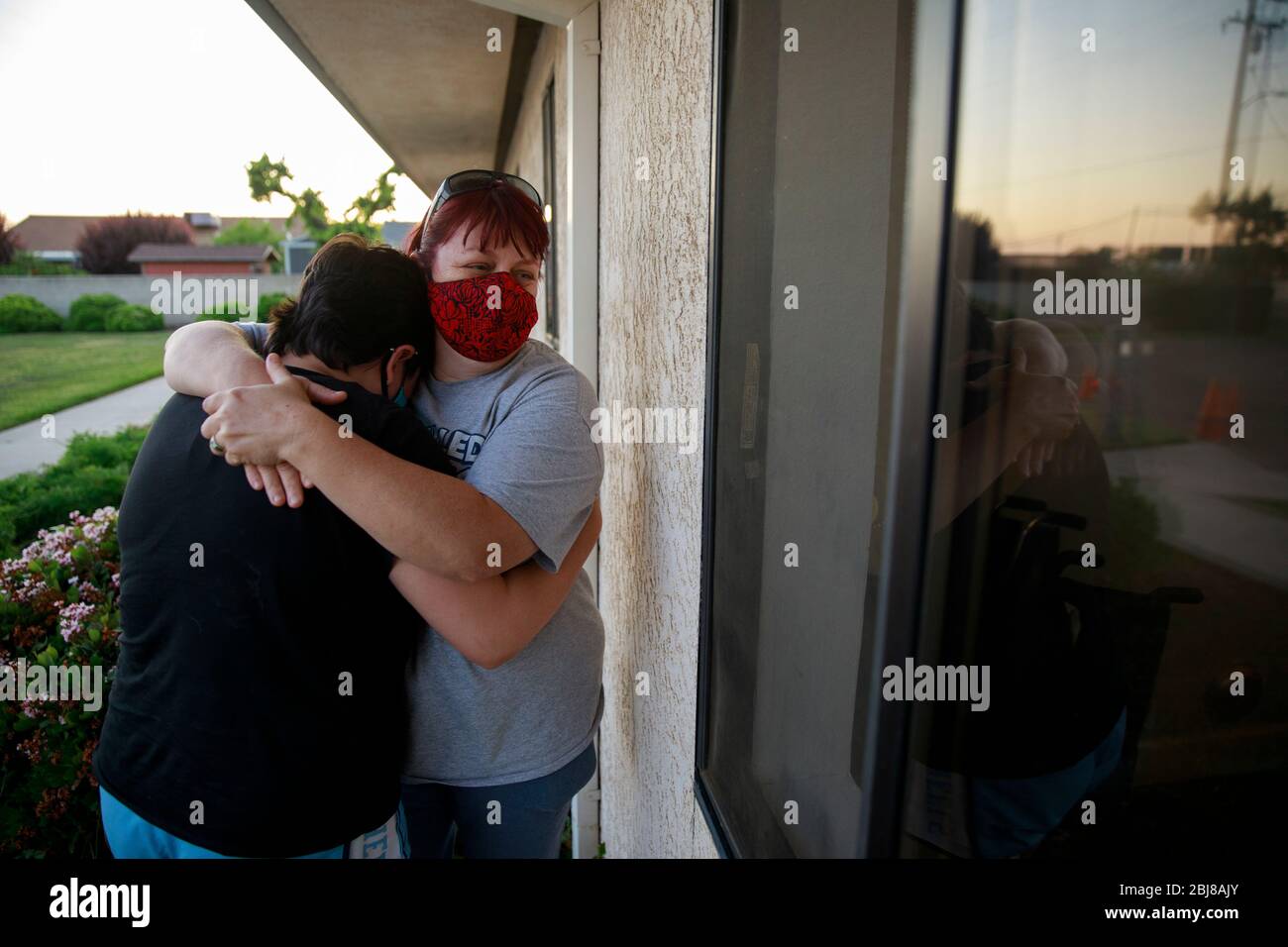 Porterville, United States. 27th Apr, 2020. Loraine Franks, right, hugs ...