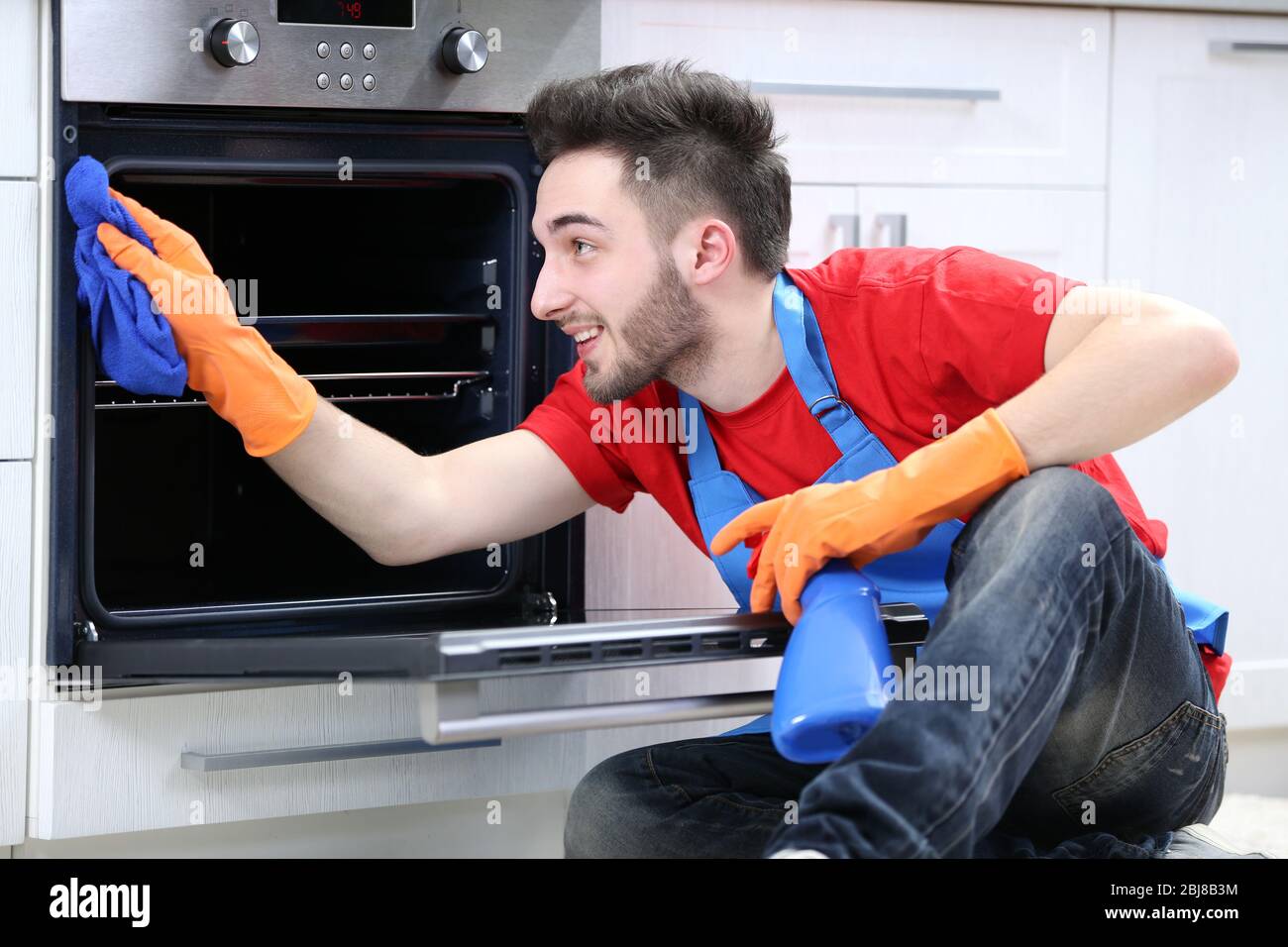 Blue oven gloves hi-res stock photography and images - Alamy