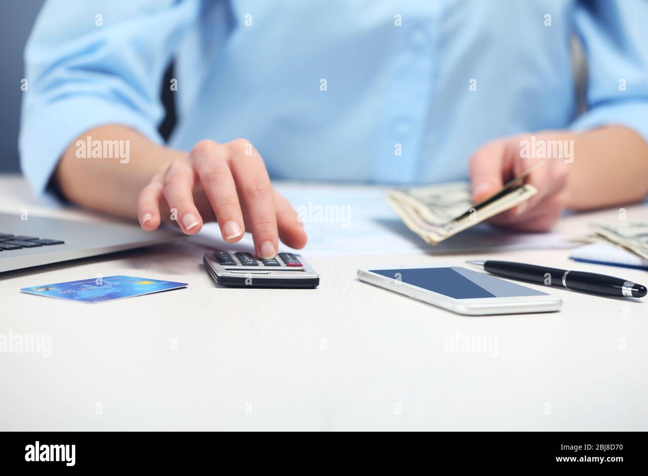 Woman counting money and making calculations Stock Photo - Alamy