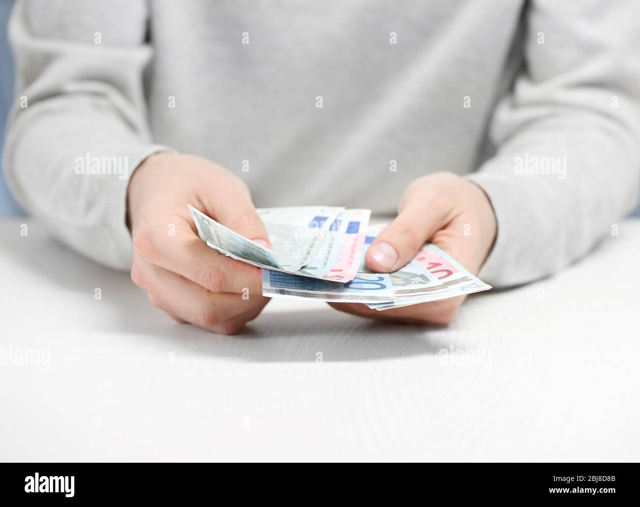 Man counting money and making calculations Stock Photo - Alamy