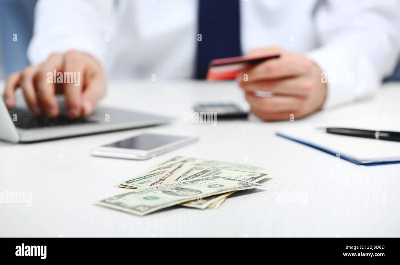 Man counting money and making calculations Stock Photo - Alamy