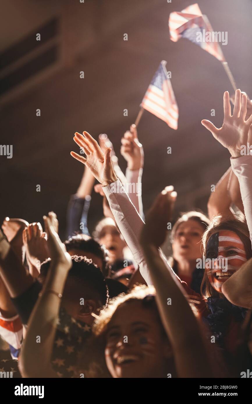 Football usa audience cheering hi-res stock photography and images - Alamy