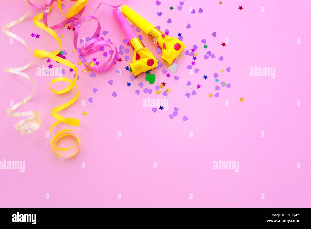Confetti streamers blowers hi-res stock photography and images - Alamy