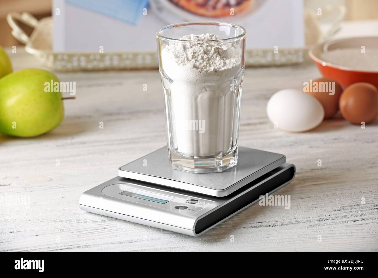 Balance scale flour hi-res stock photography and images - Alamy