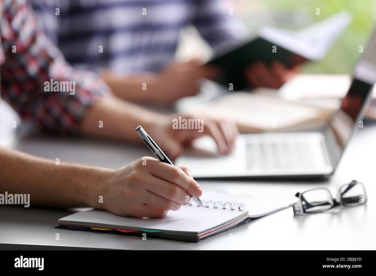 Students exam hall writing hi-res stock photography and images - Alamy