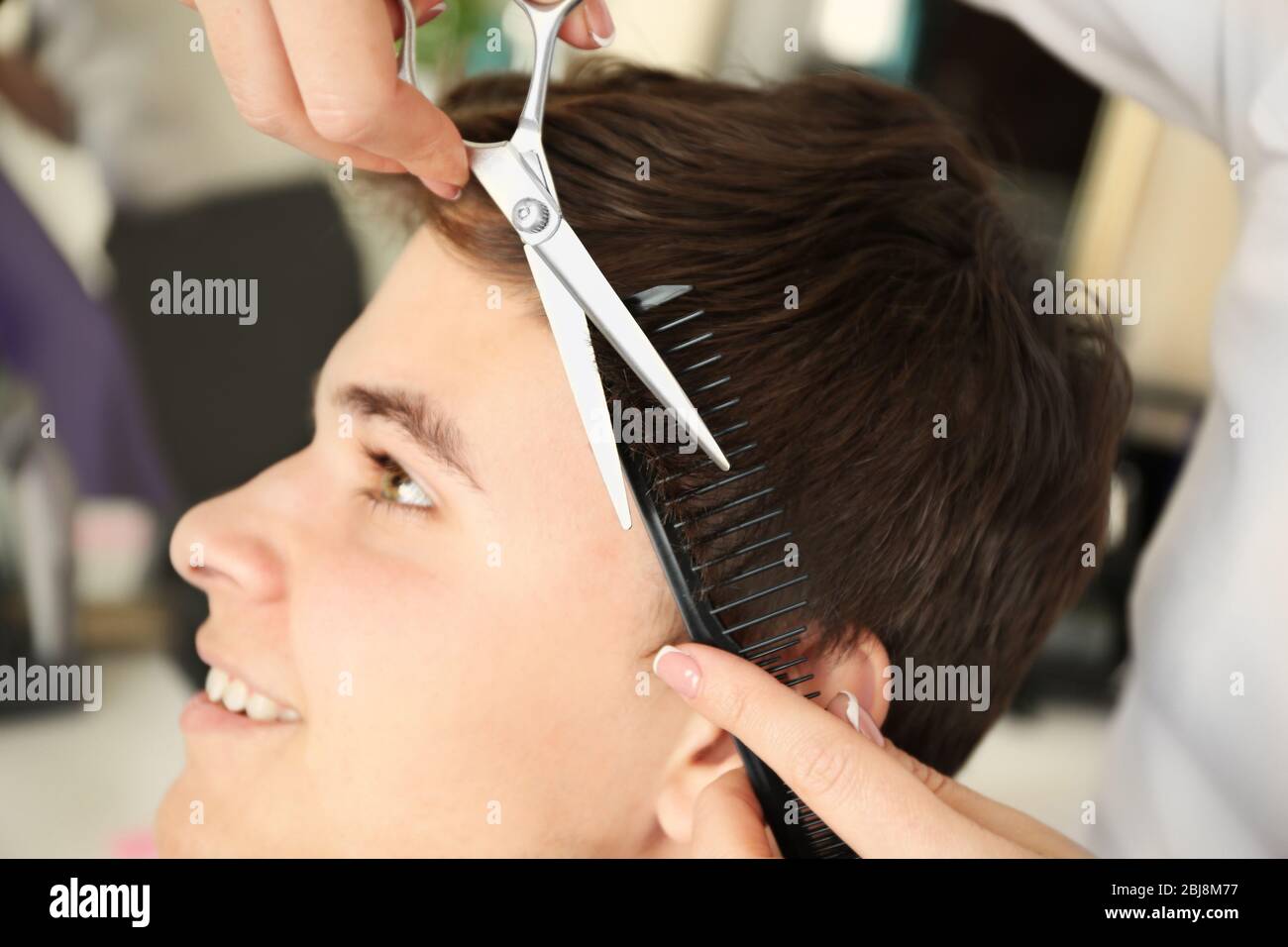 Professional hairdresser making stylish haircut Stock Photo - Alamy