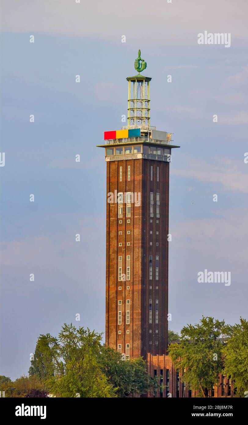 House building cologne bridge hi-res stock photography and images - Alamy