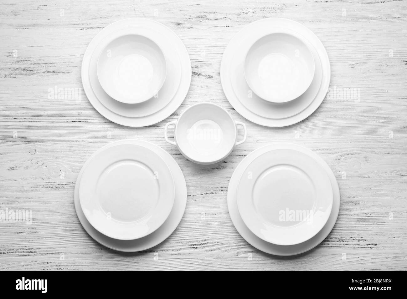 Plates dishes on dining Black and White Stock Photos & Images - Alamy
