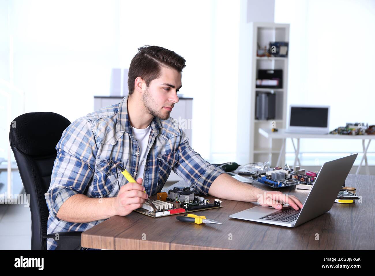 Laptop circuits hi-res stock photography and images - Alamy